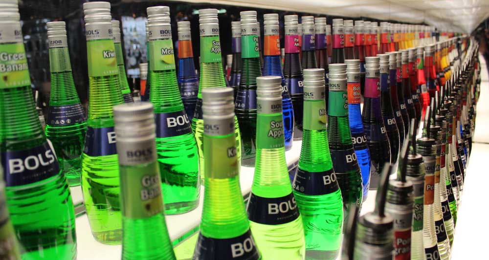 Rượu Bols Blue Curacao - rượu mùi với màu xanh độc đáo và hương cam